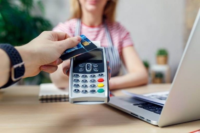 Karta PayPass – poznaj jej zalety i wady - Polskie ePłatności Karta PayPass – poznaj jej zalety i wady - Polskie ePłatności